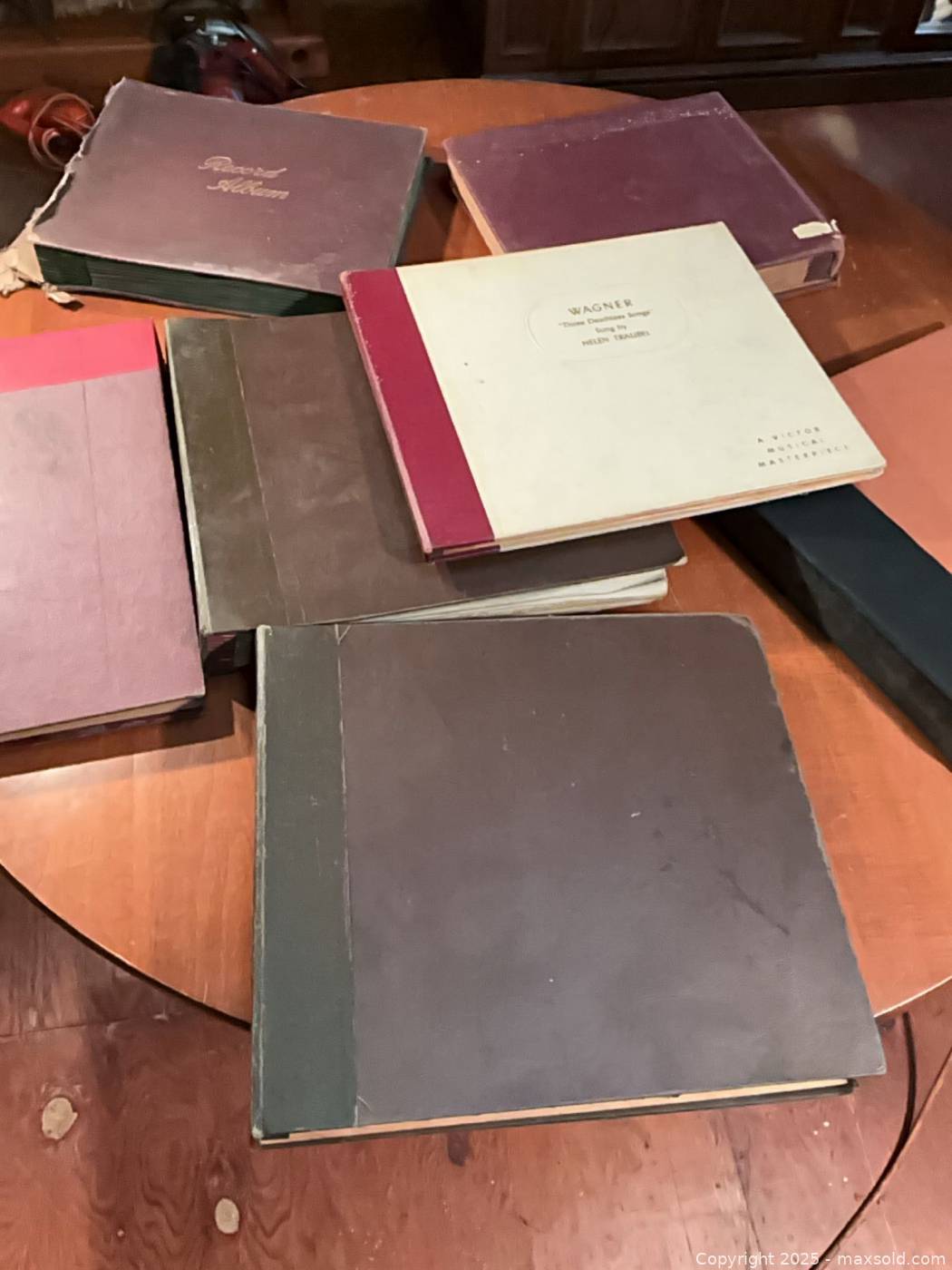 Six album binders of 78 RPM shellac records | Maxsold