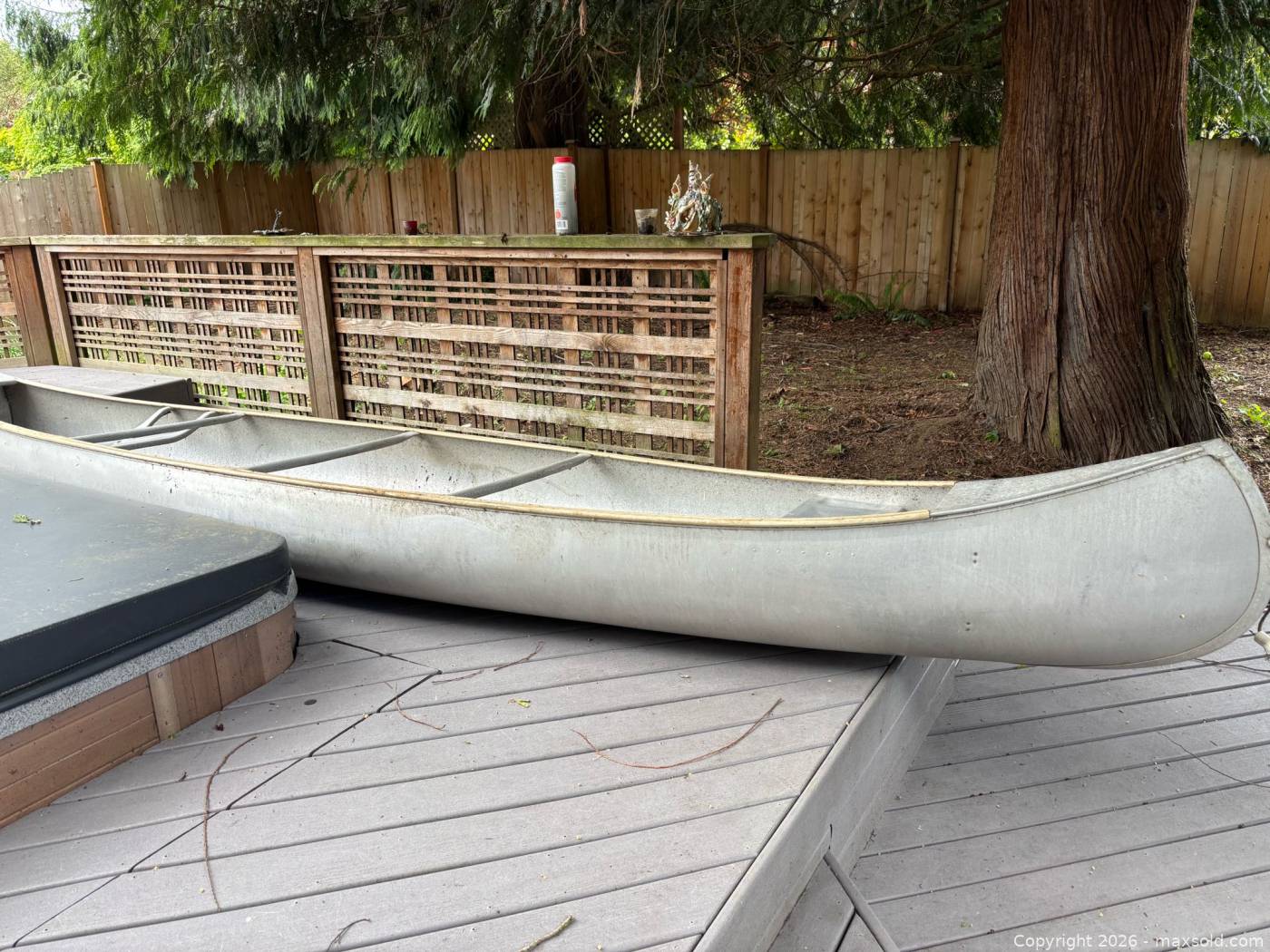 17ft Grumman aluminum canoe | Maxsold