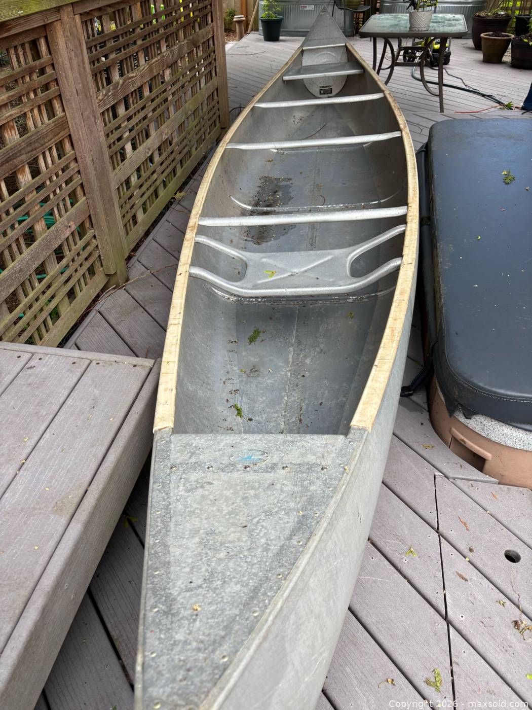 17ft Grumman aluminum canoe | Maxsold