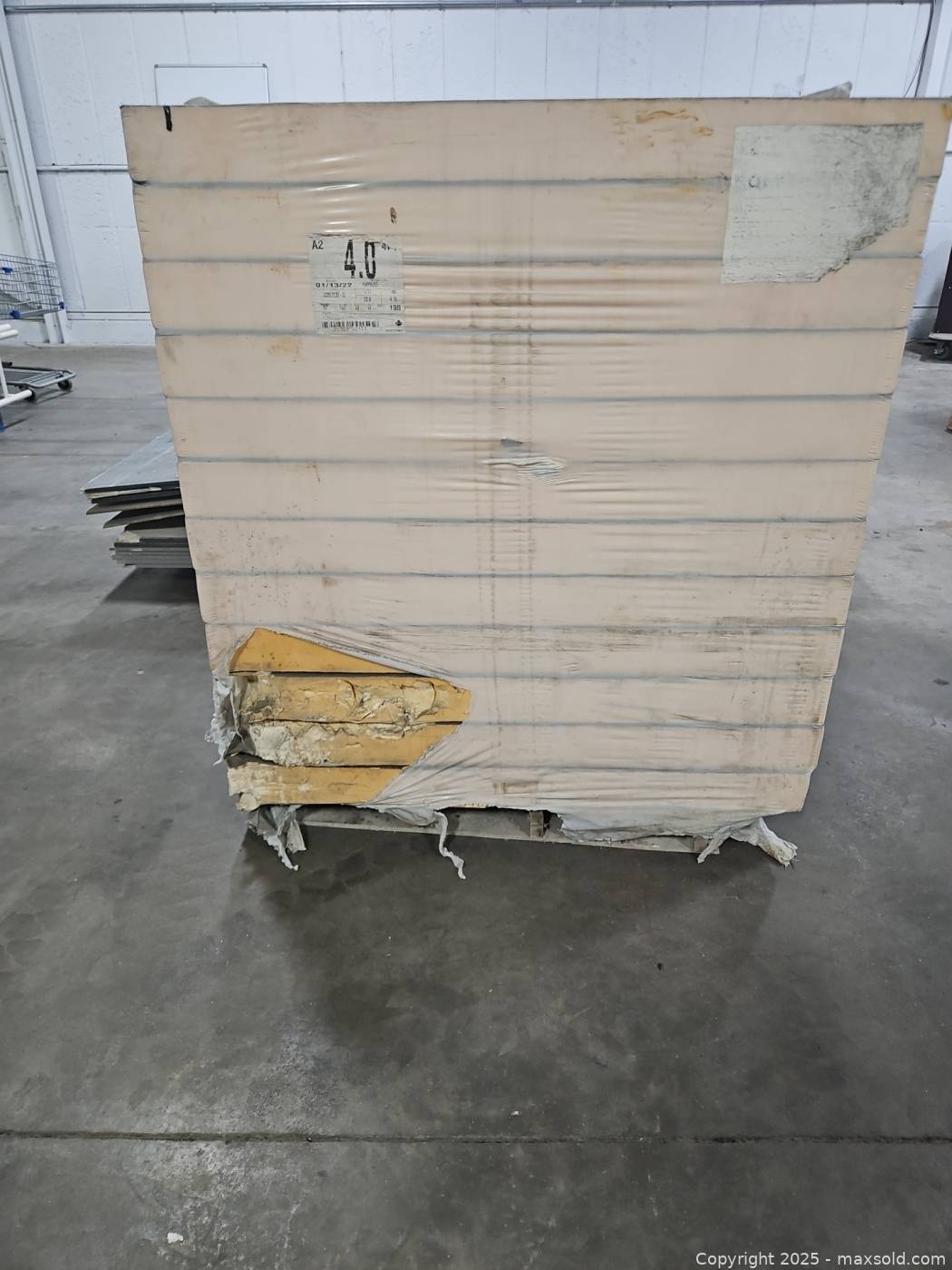 12 polyiso insulation sheets 4in 4ft x 4ft | Maxsold