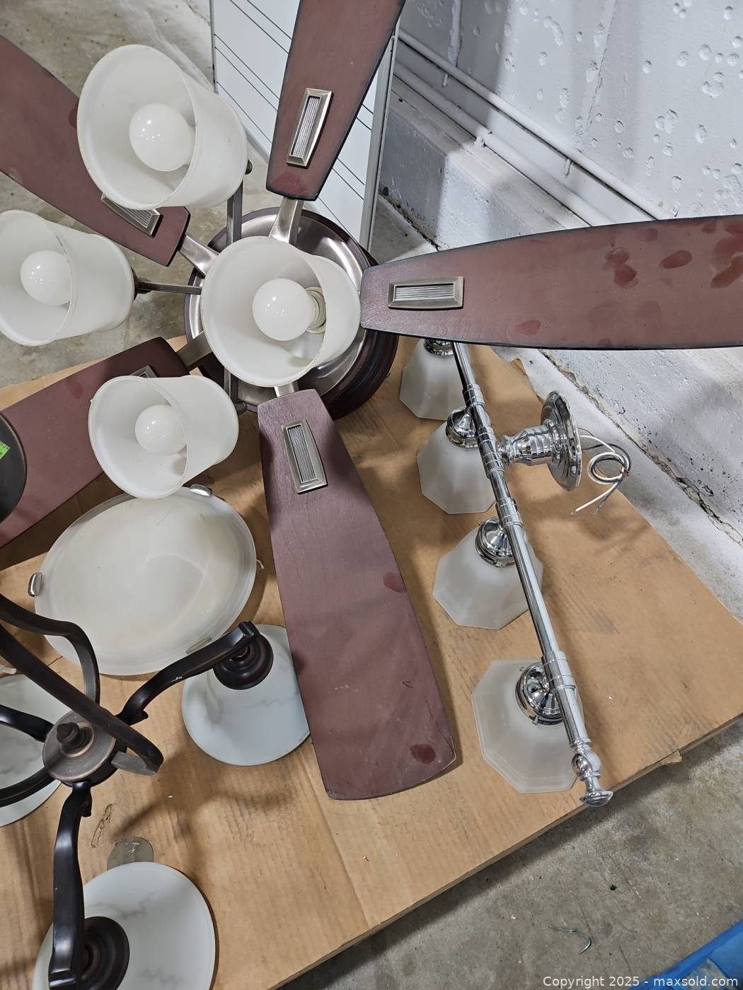 Ceiling fan with five blades plus assorted lighting fixtures | Maxsold