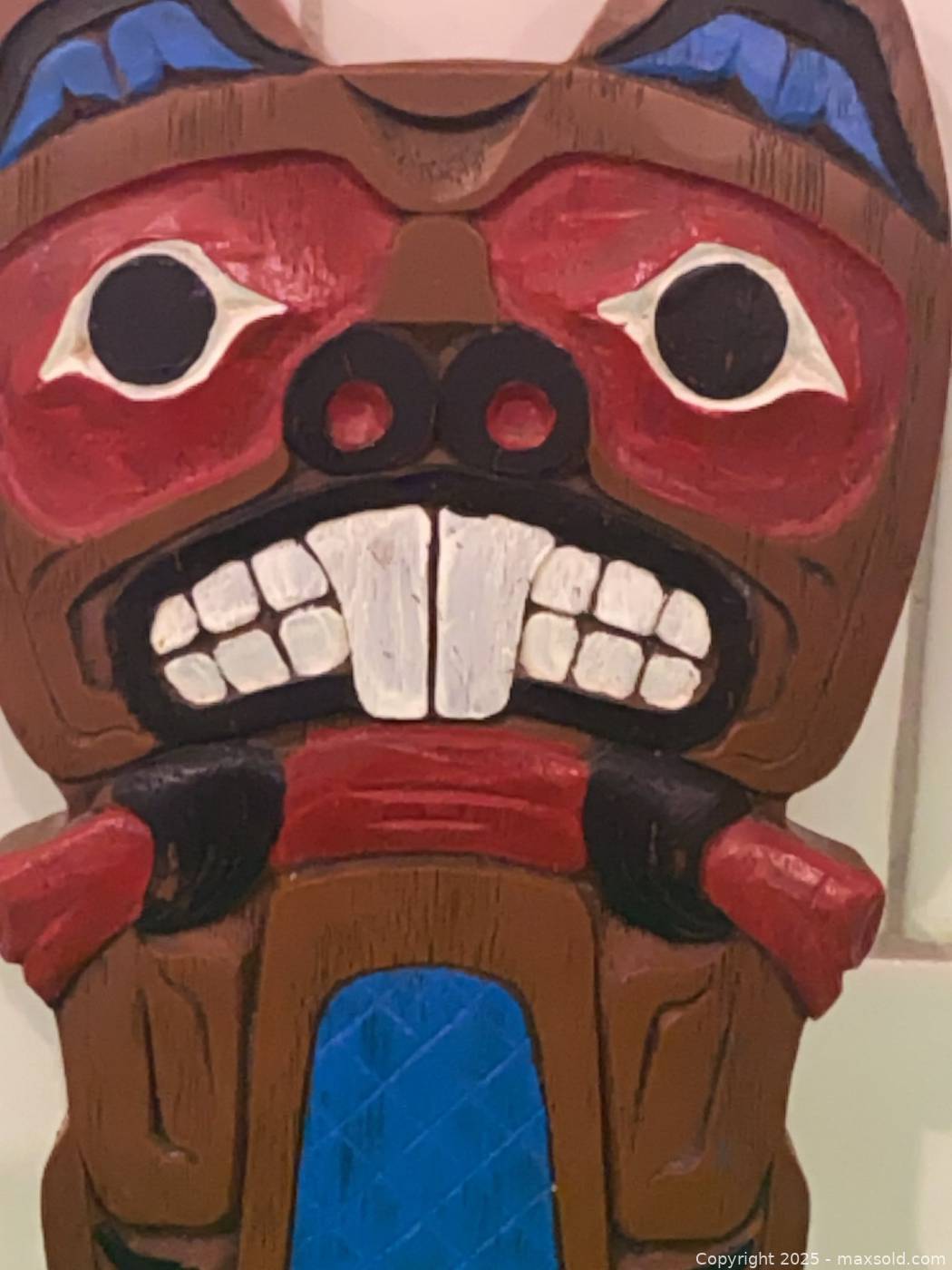 Vintage Indigenous hand carved painted beaver wood plaque | Maxsold