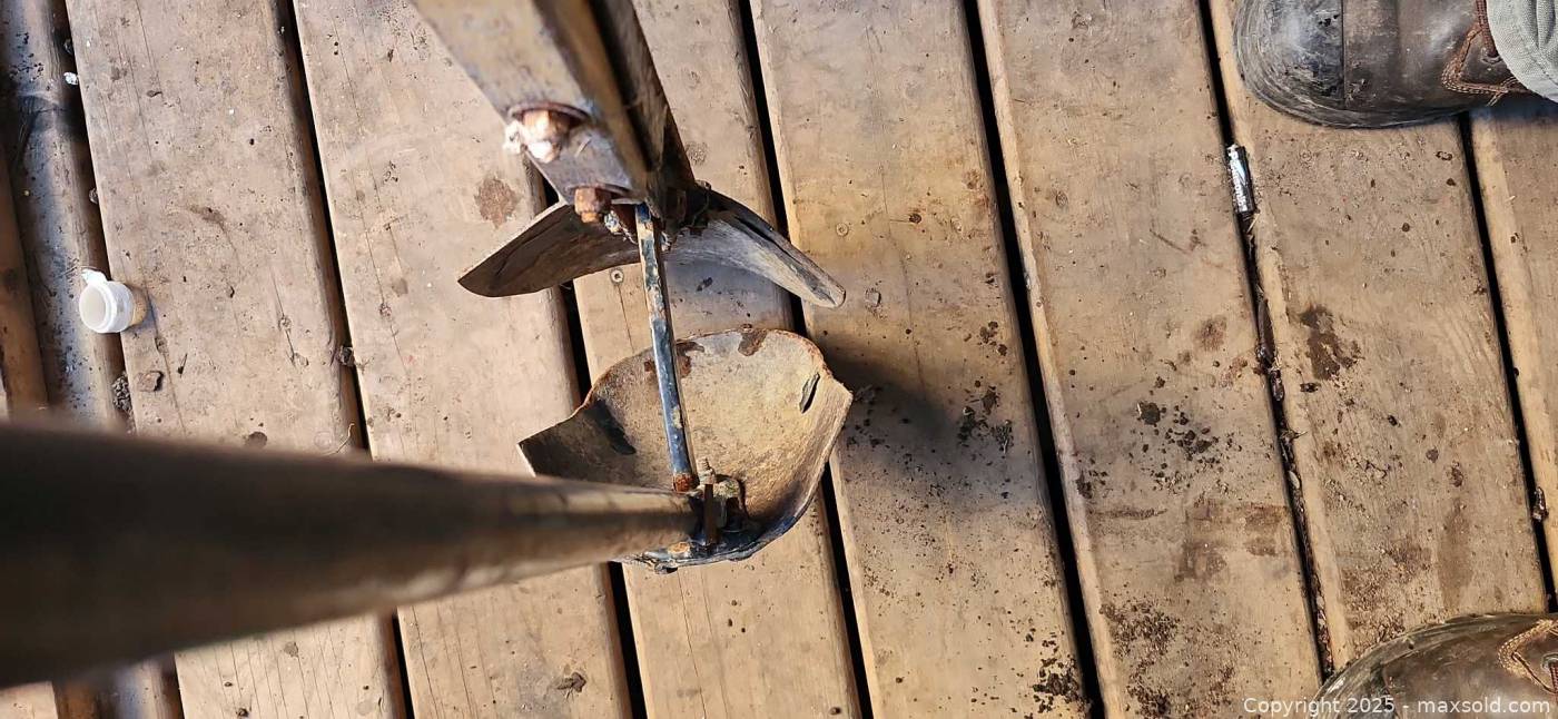 Manual clam shell post hole digger | Maxsold