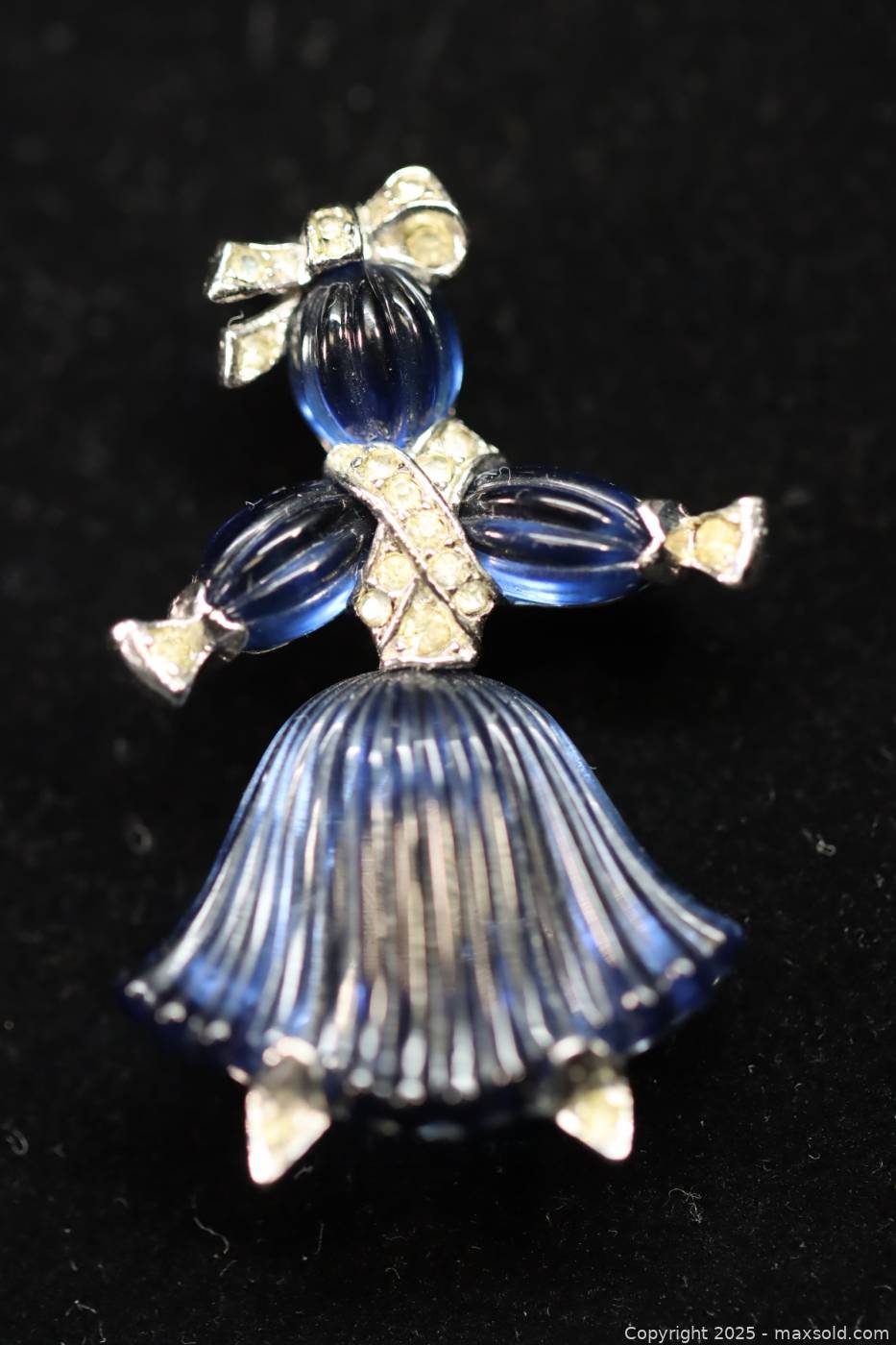 Trifari 1949 blue glass Pom Pom pins, pair | Maxsold