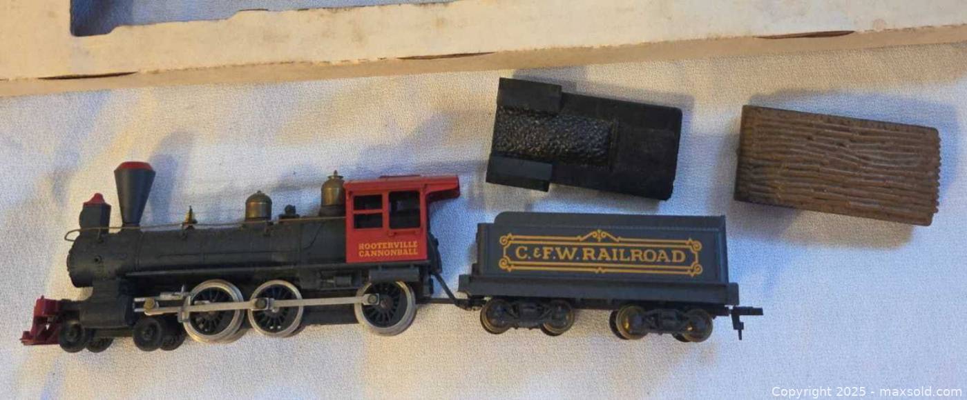 Vintage Tyco Petticoat Junction HO Scale Train Set | Maxsold