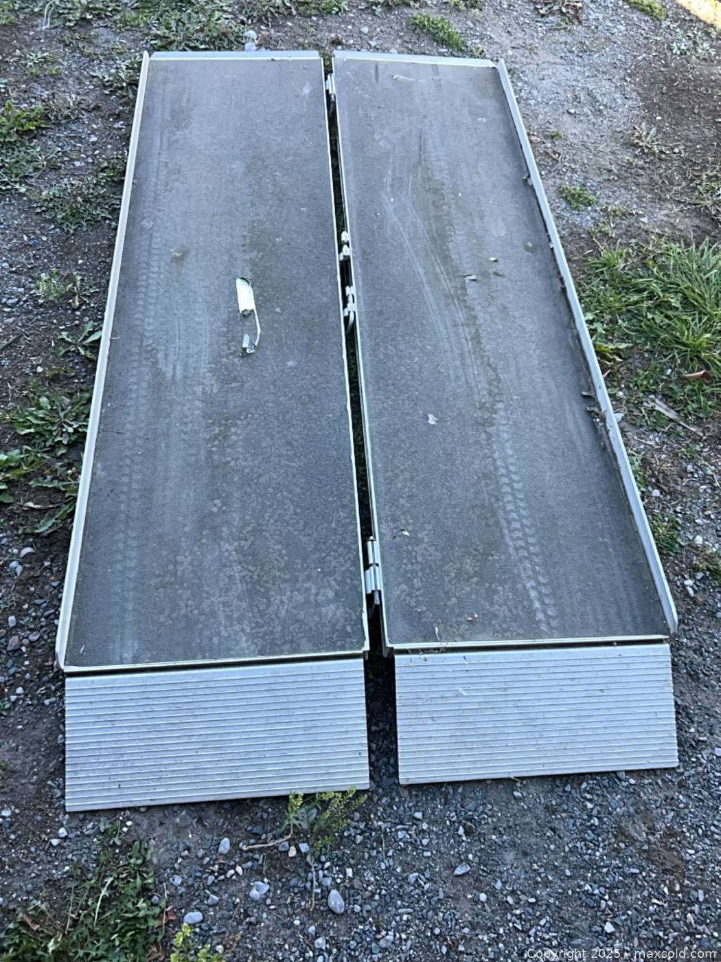 EZ-Access aluminum folding suitcase ramp | Maxsold