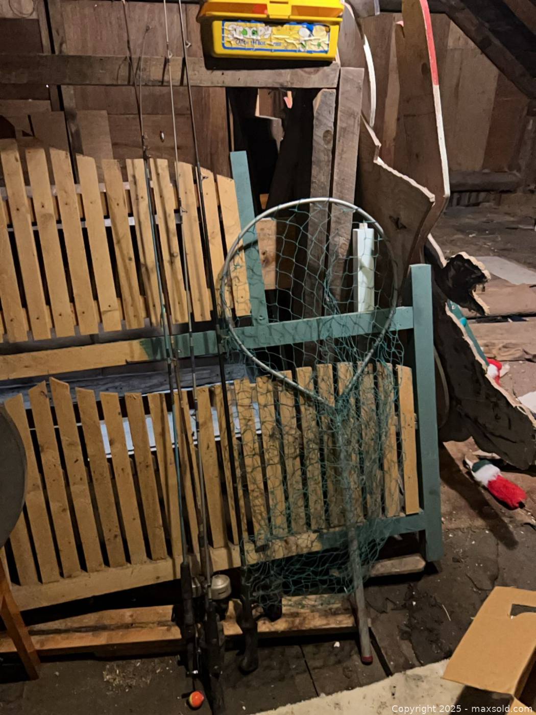 4 fishing rods, landing net, yellow Snoopy tackle box | Maxsold