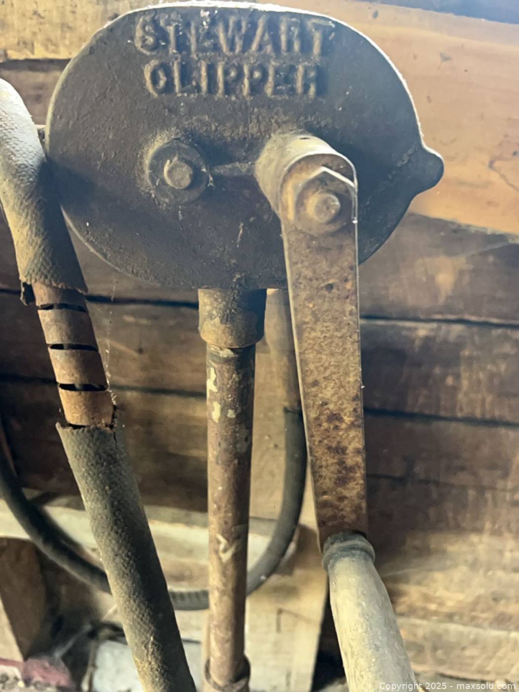 Stewart hand-crank livestock clipper | Maxsold