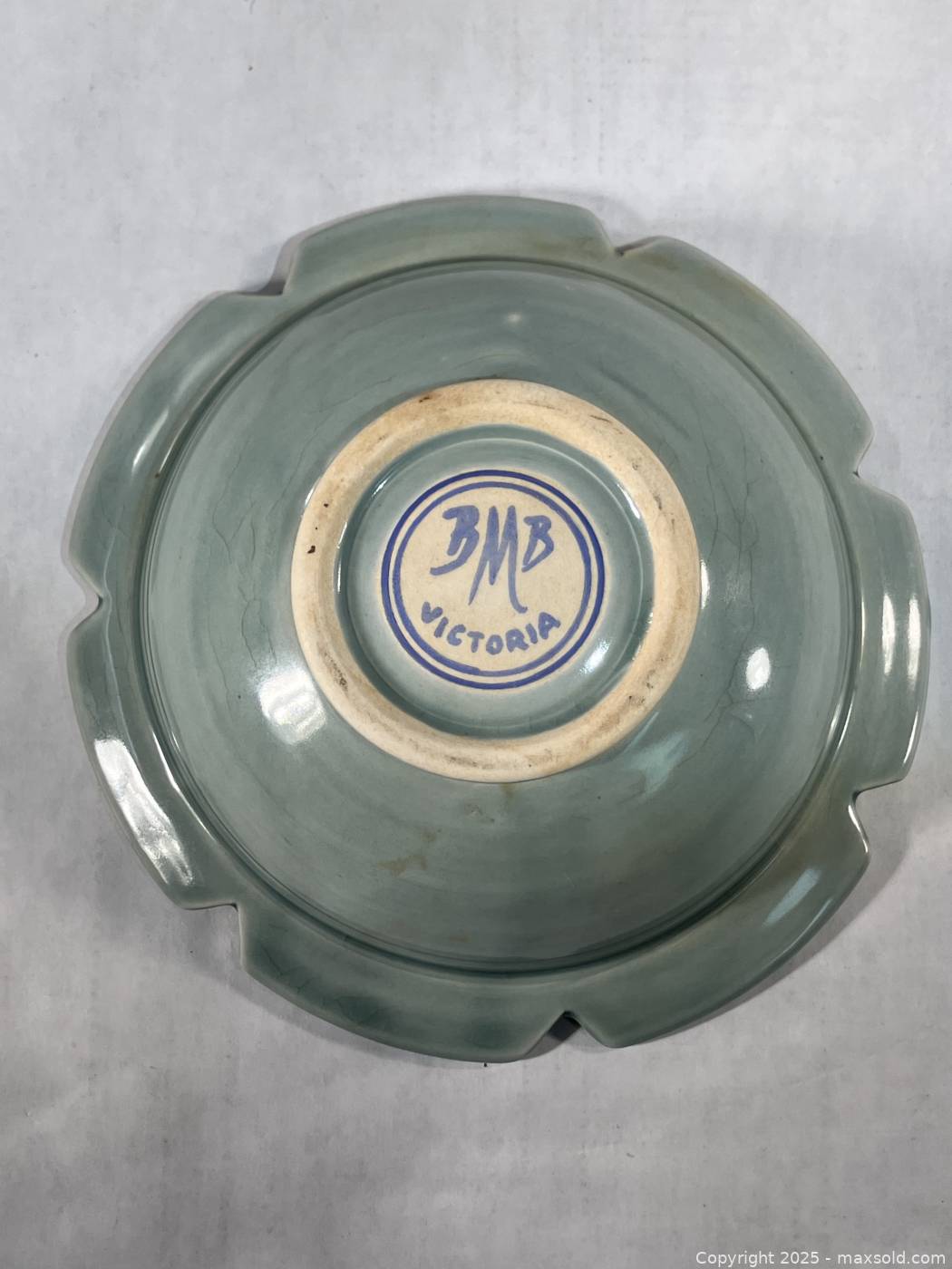 Betty Burroughs carved celadon stoneware bowl signed 2" x 7" | Maxsold