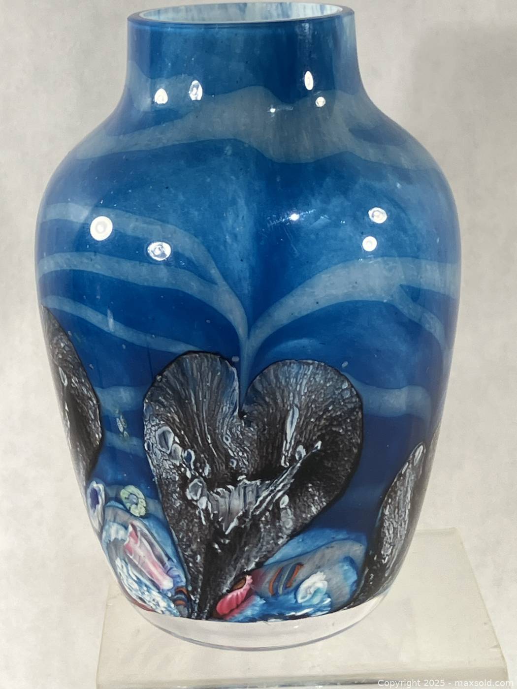 Caithness Cadenza Heart Vase | Maxsold