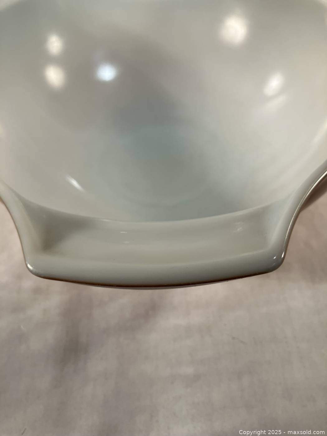Pyrex #444 Old Orchard Cinderella 4-Qt Mixing Bowl | Maxsold