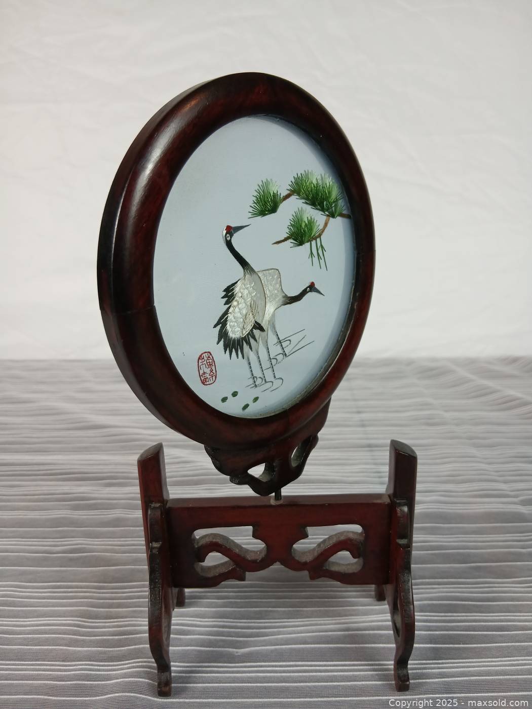Vintage Chinese double-sided silk embroidery in round wood frame on ...