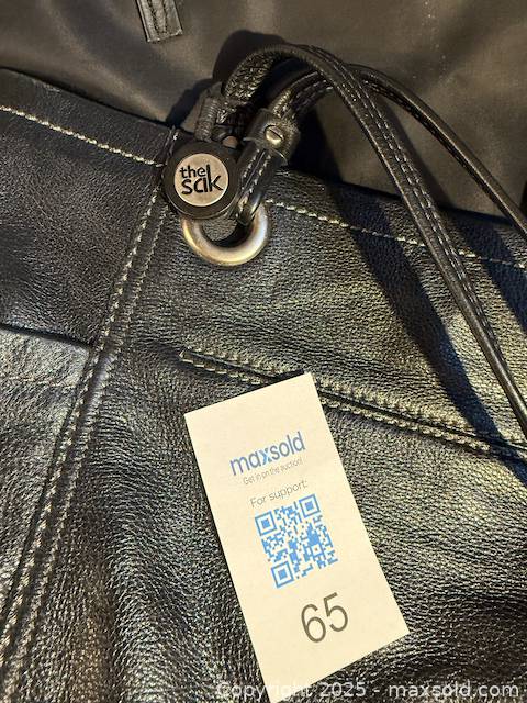 Assorted women's bags and totes | Maxsold