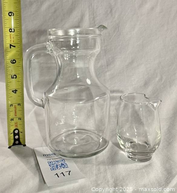 Clear Glass Pitchers | Maxsold