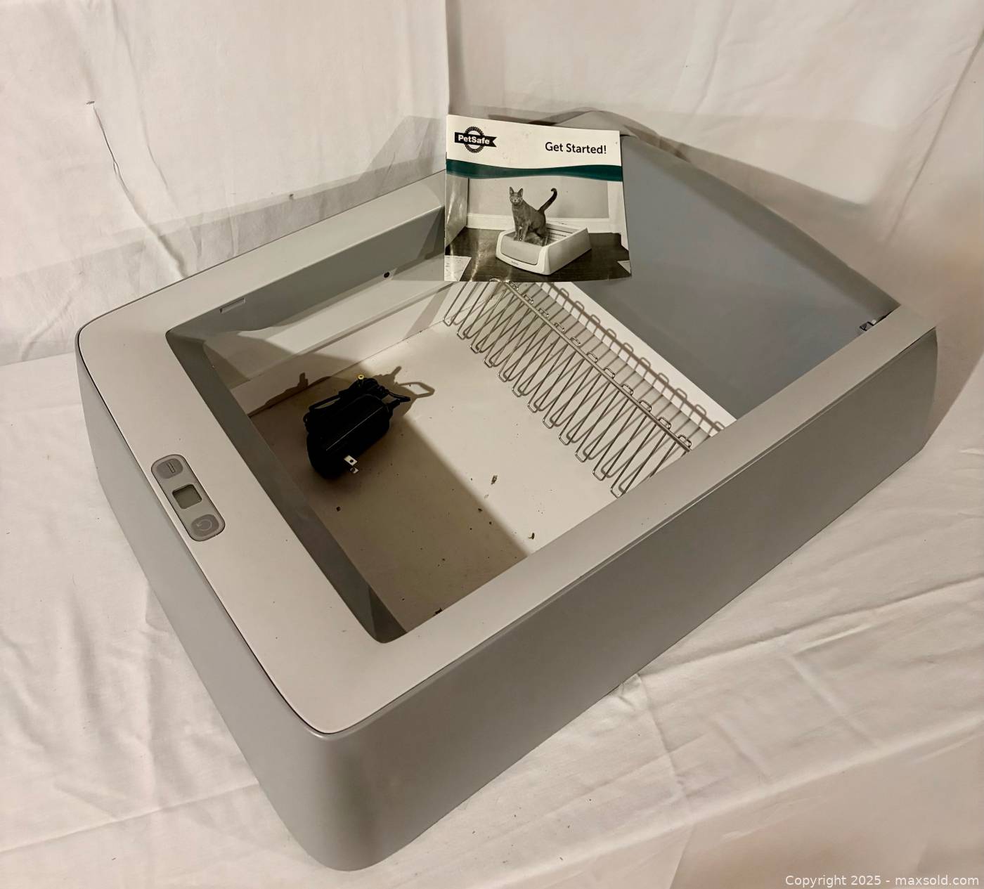 PetSafe ScoopFree Self-Cleaning Litter Box | Maxsold