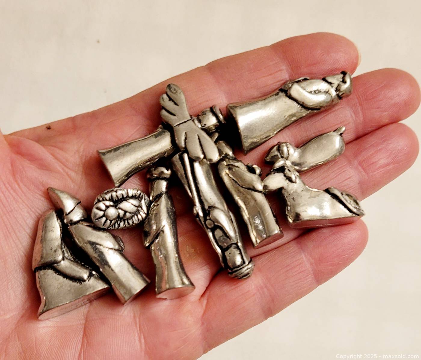 Miniature pewter nativity figurines 10-piece | Maxsold