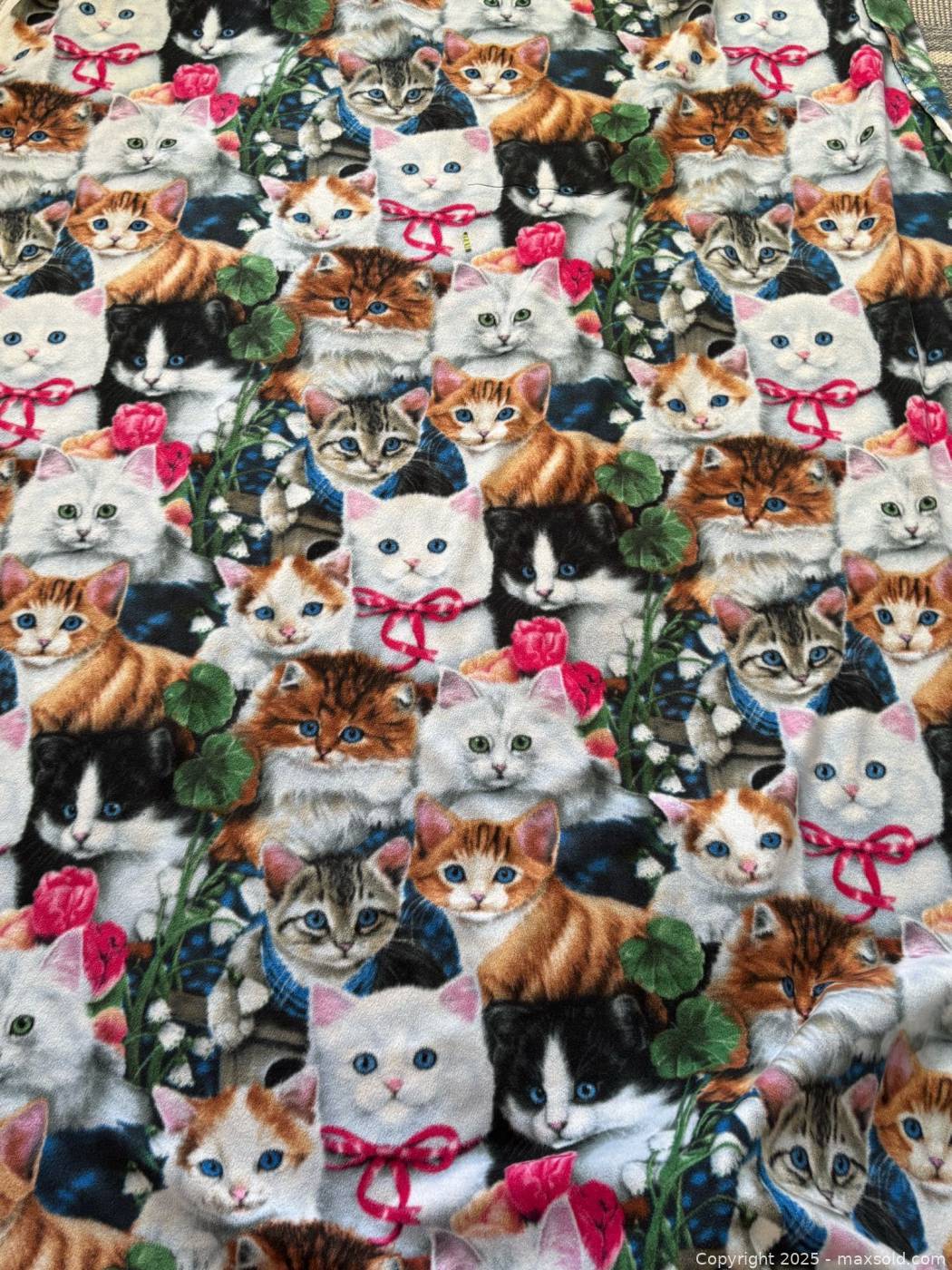 Flannel fabric with kitten and rose print 83"x57" | Maxsold