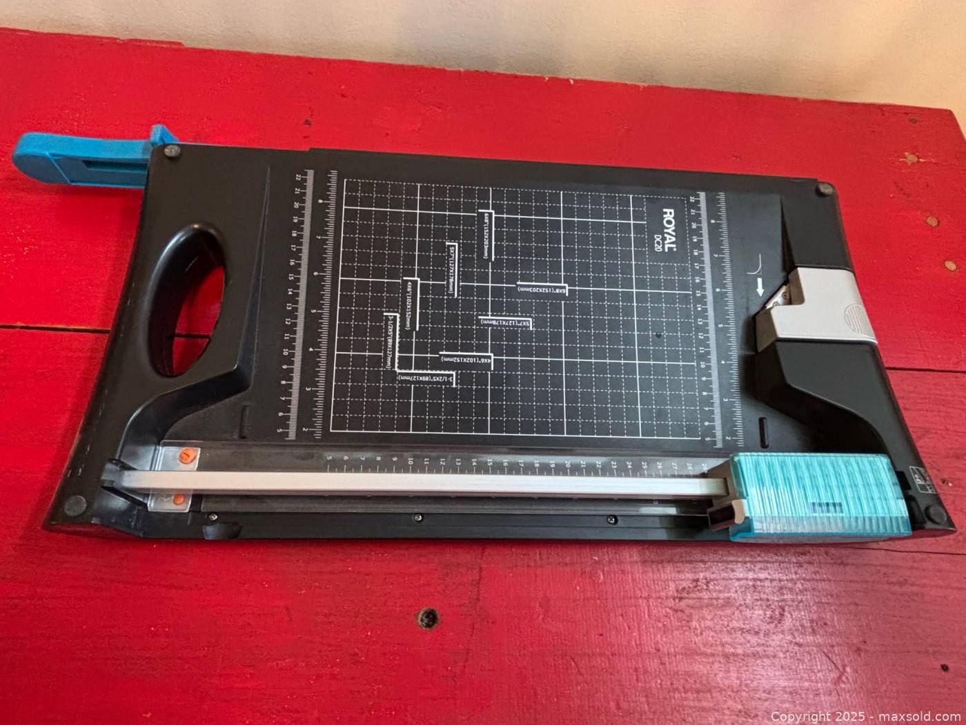 Royal DC-20 paper trimmer with guillotine and rotary blades | Maxsold