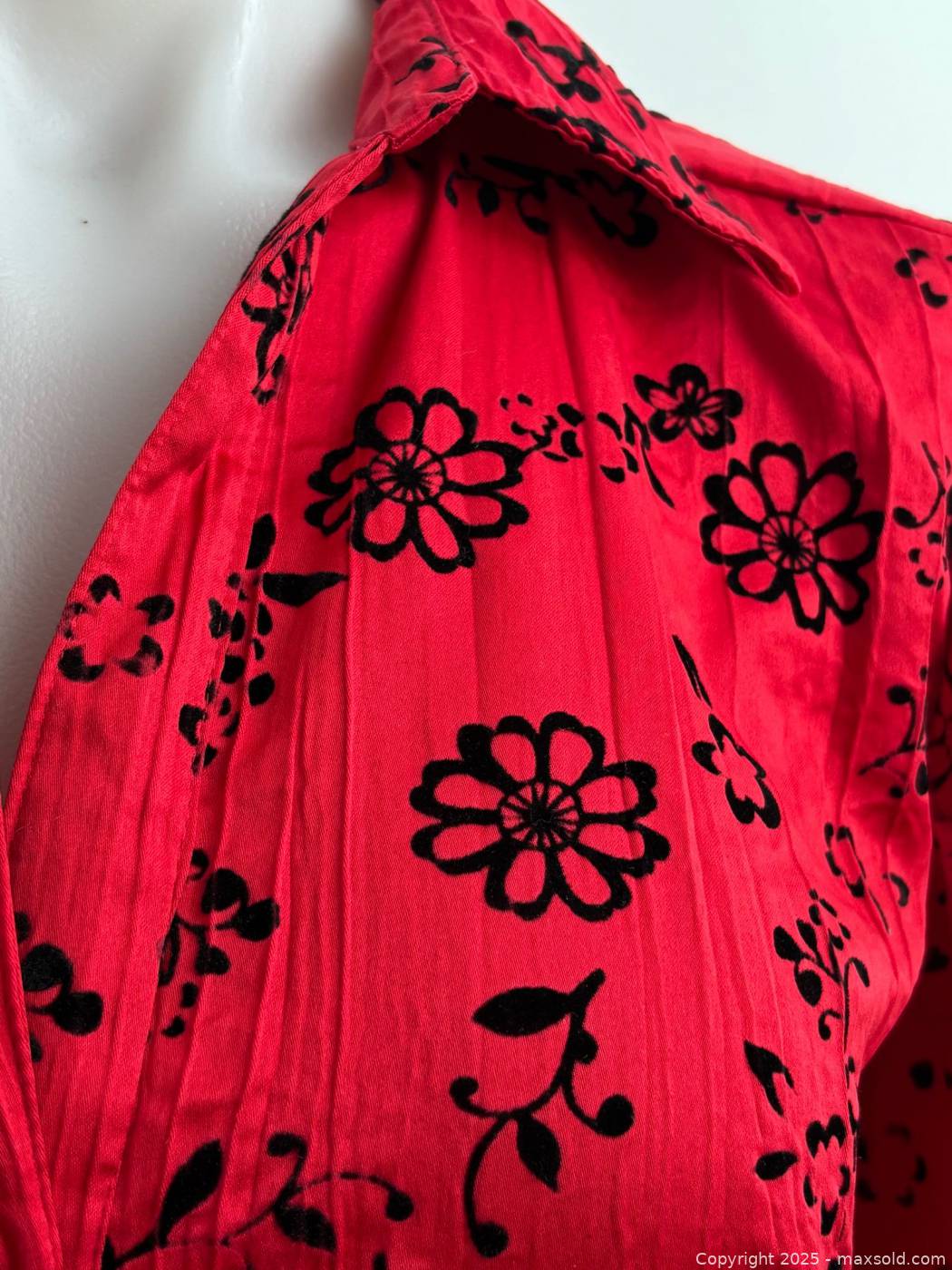 Fred David women’s red floral blouse M | Maxsold