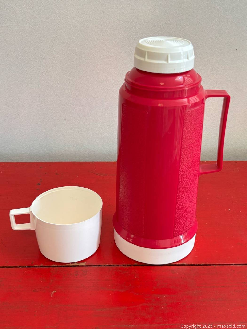 Thermos pink insulated vacuum bottle jug | Maxsold