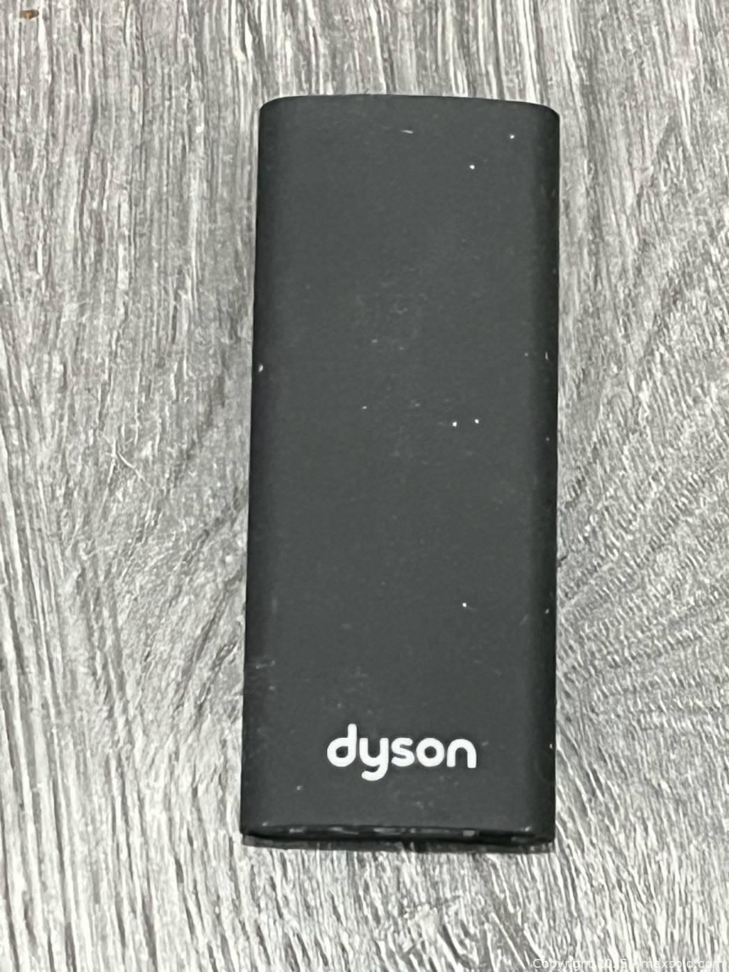 Dyson oscillating bladeless tower fan with remote | Maxsold