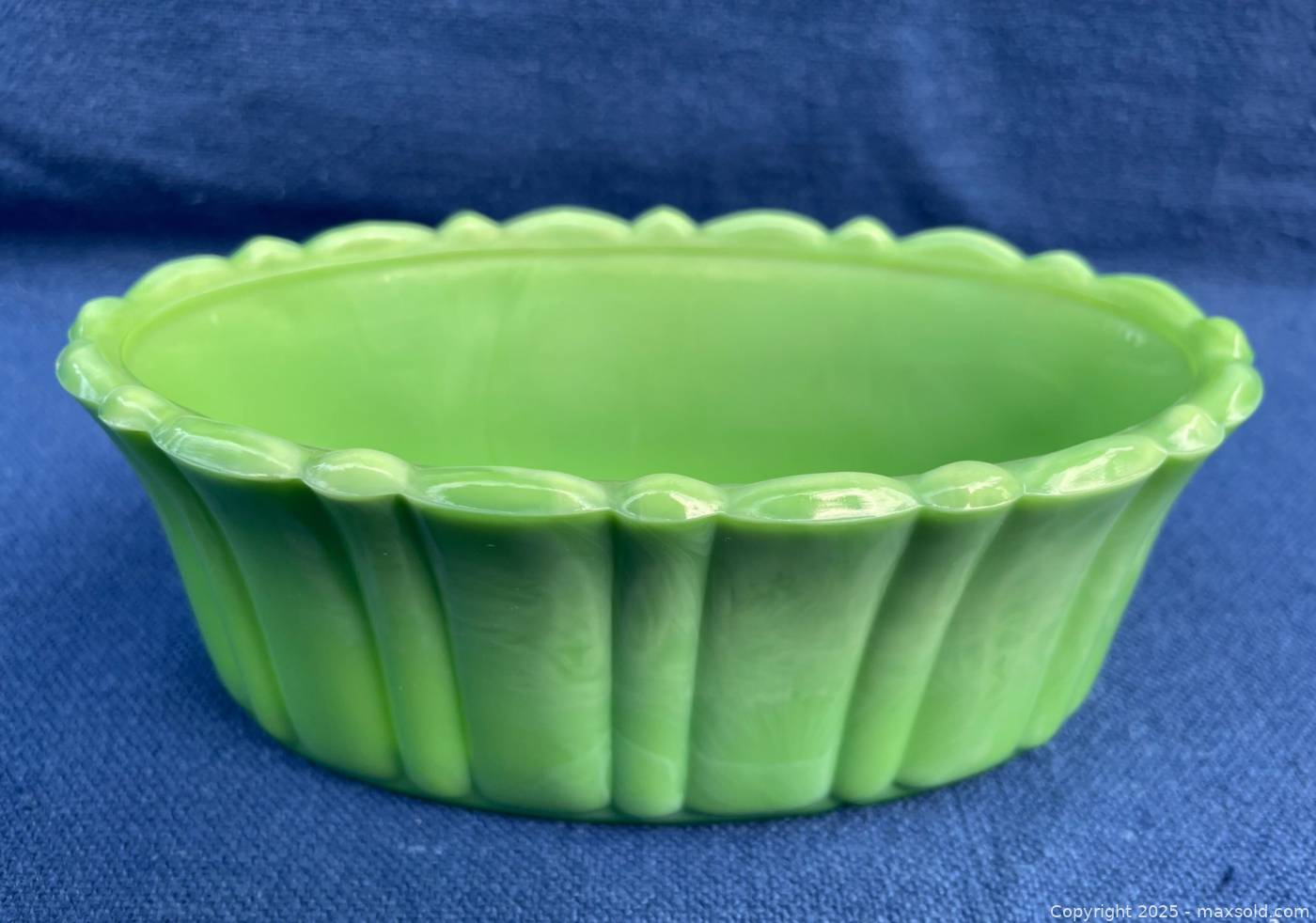 Akro-Agate jadeite-style ribbed scalloped opaque glass planter | Maxsold