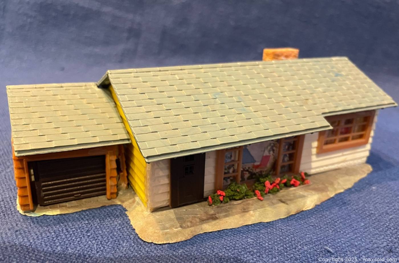 Faller HO Scale Ranch House model kit pieces | Maxsold
