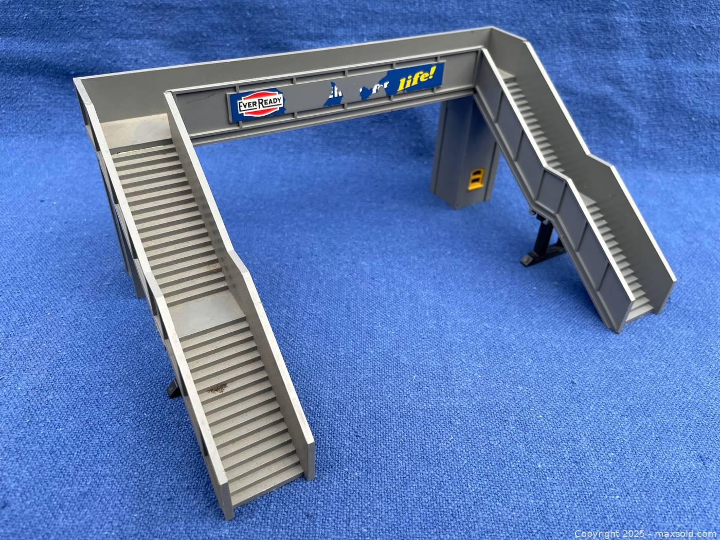 Tri-ang OO/HO Pedestrian Footbridge | Maxsold