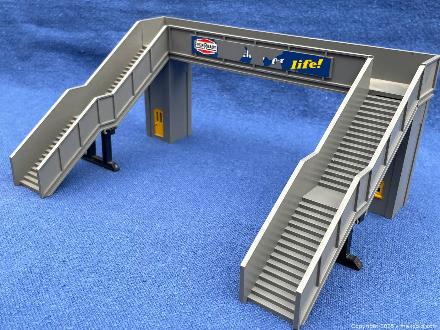 Tri-ang OO/HO Pedestrian Footbridge | Maxsold