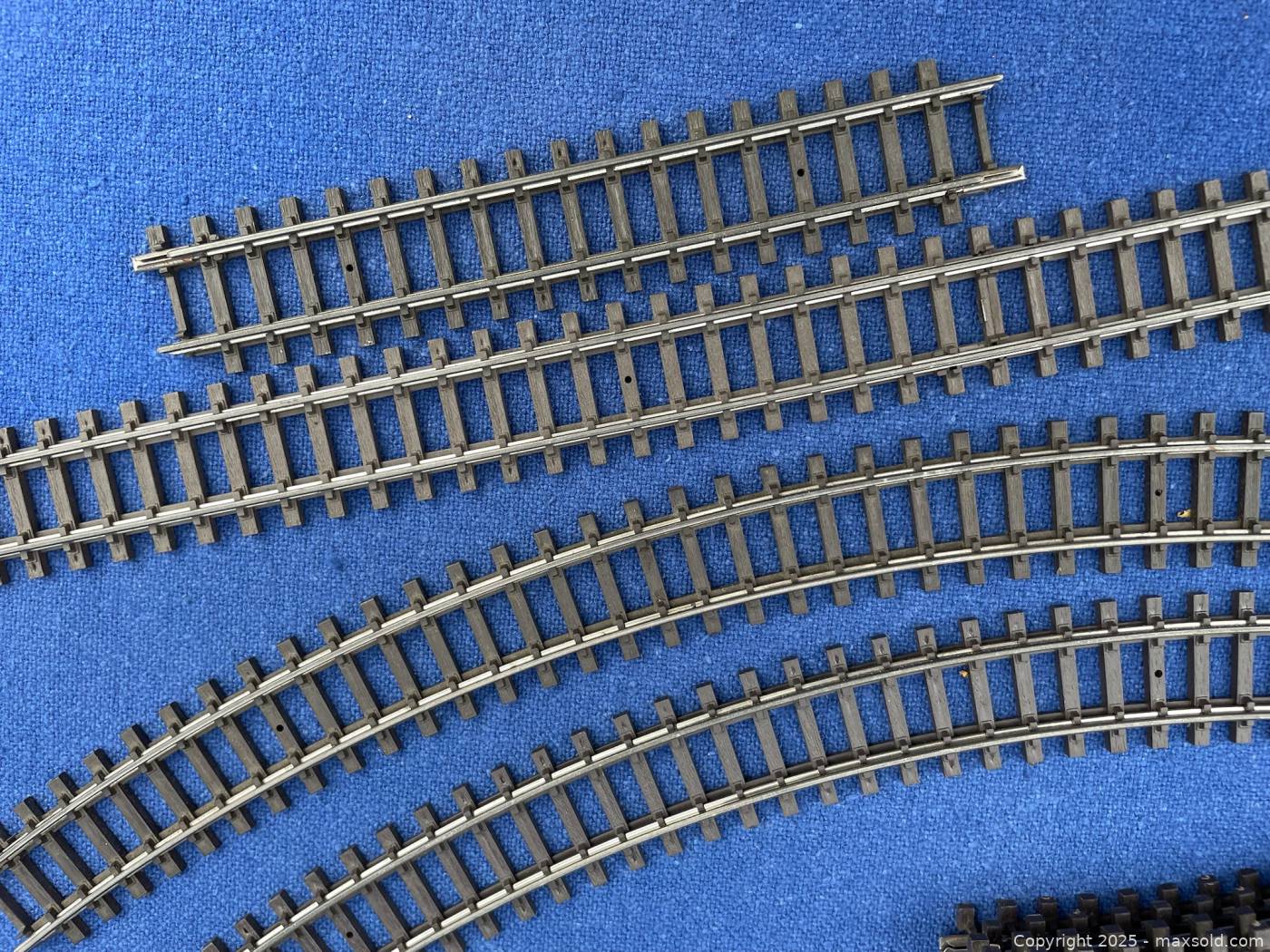 Tri-ang HO/OO scale model train track, 20 sections | Maxsold