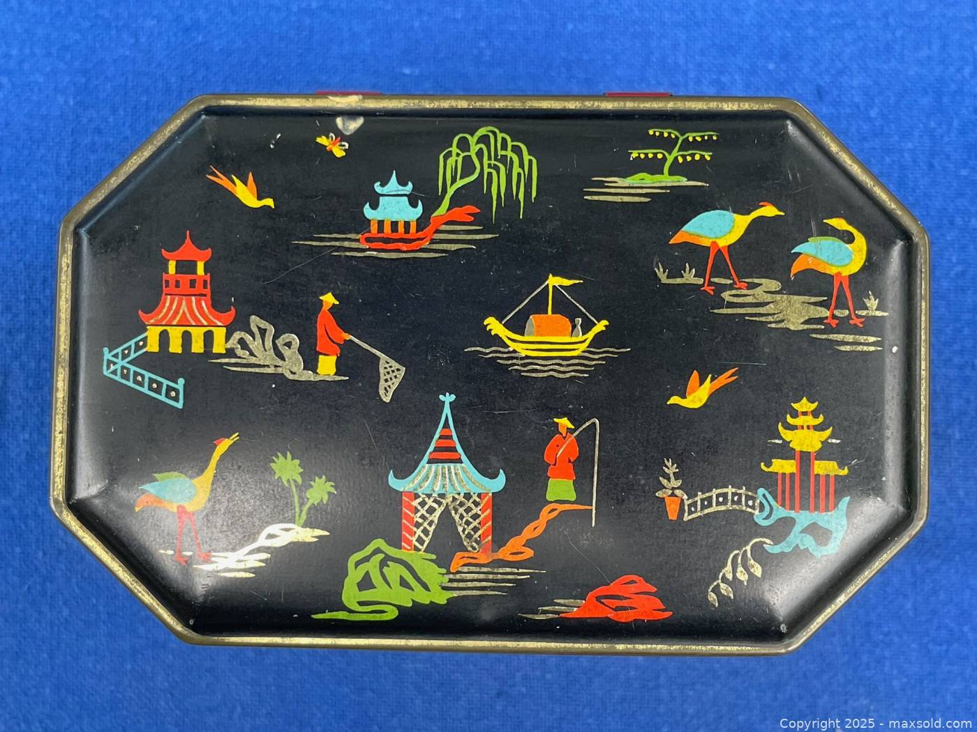 Octagonal Chinoiserie Biscuit Tin | Maxsold