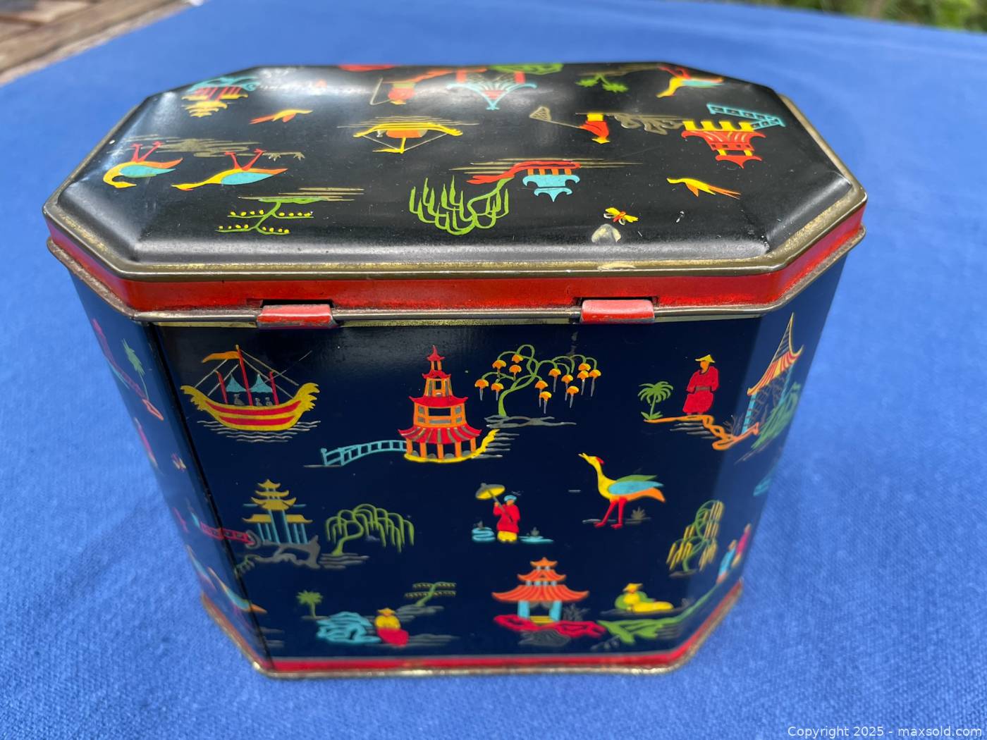 Octagonal Chinoiserie Biscuit Tin | Maxsold