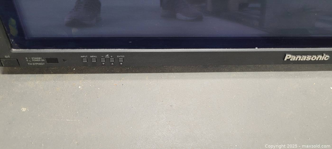 Panasonic broadcast HDTV monitor | Maxsold
