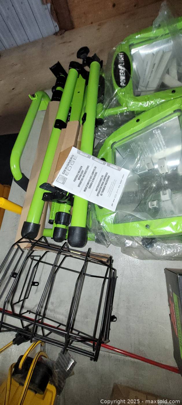 Designers Edge halogen portable work lights with stands and cages | Maxsold