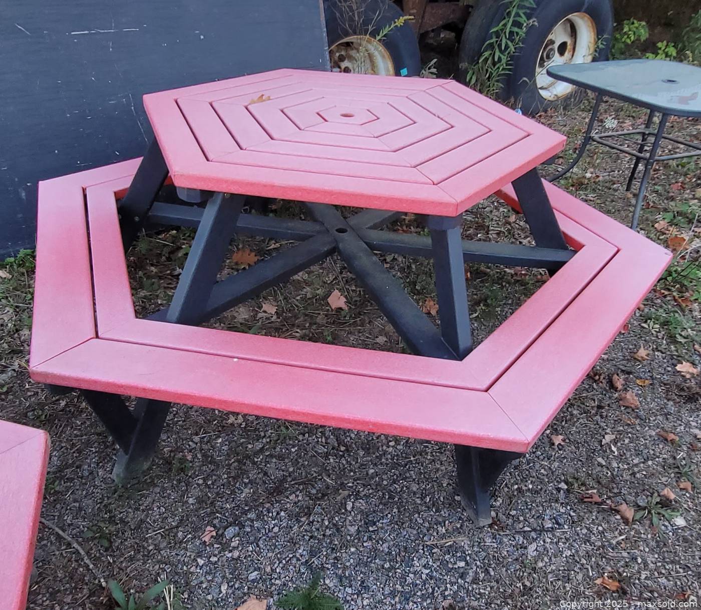 Octagon red resin picnic table | Maxsold