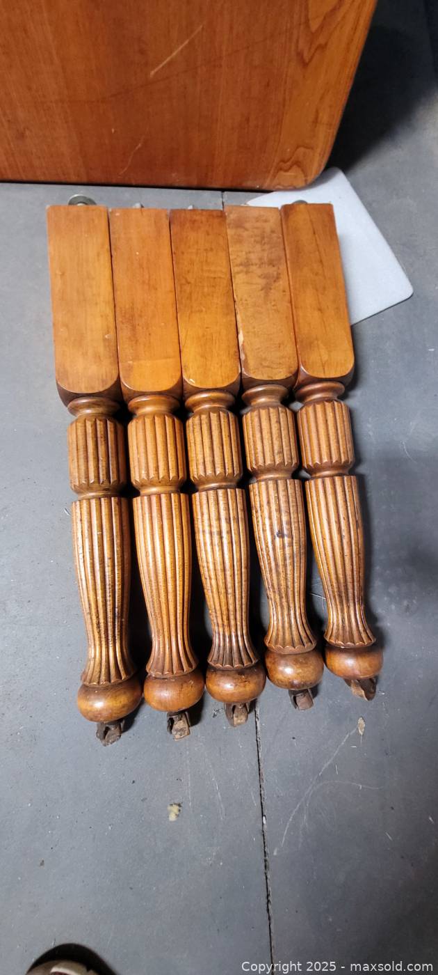 Solid wood table with removable legs | Maxsold
