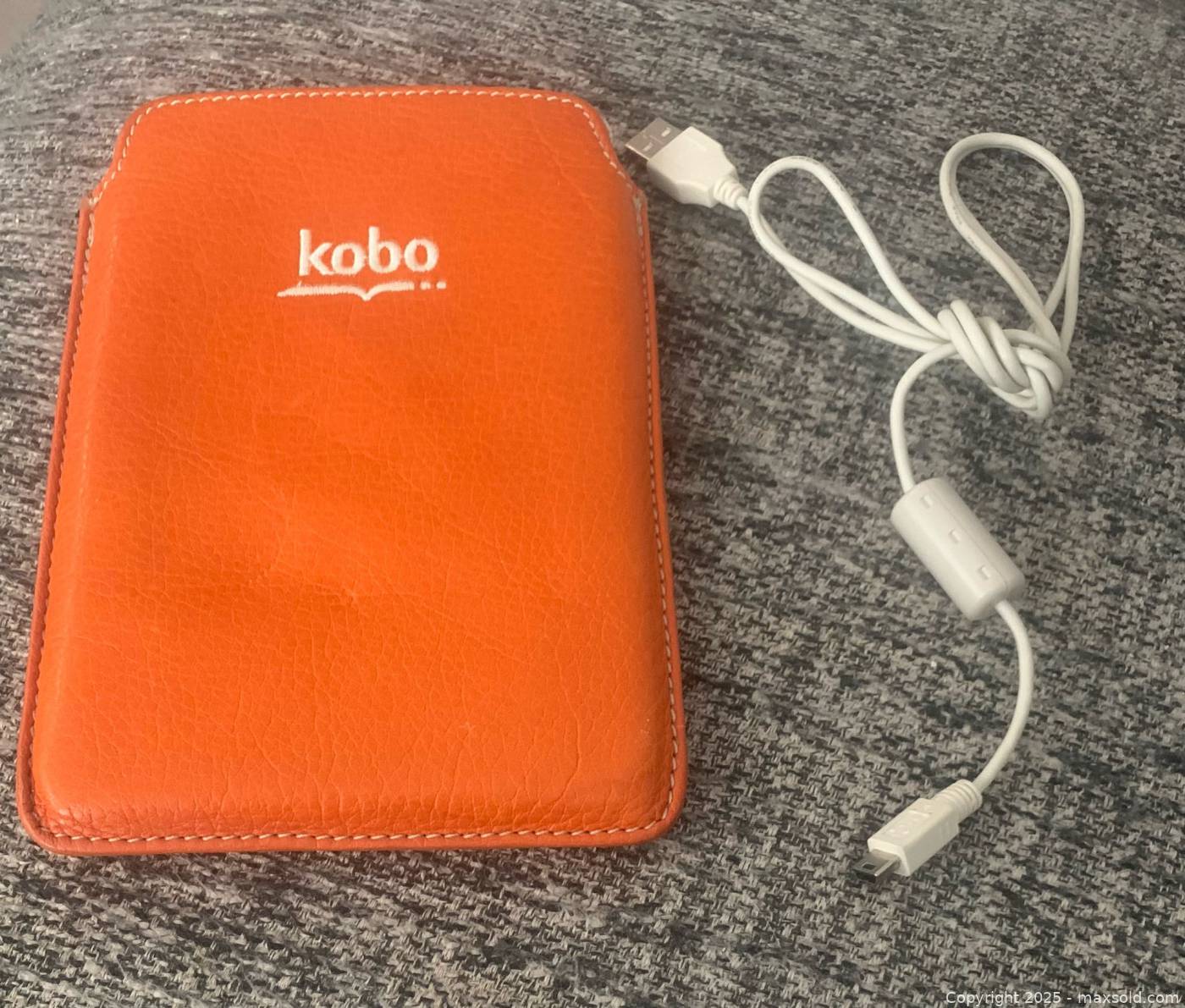 Kobo eReader with case and cable | Maxsold