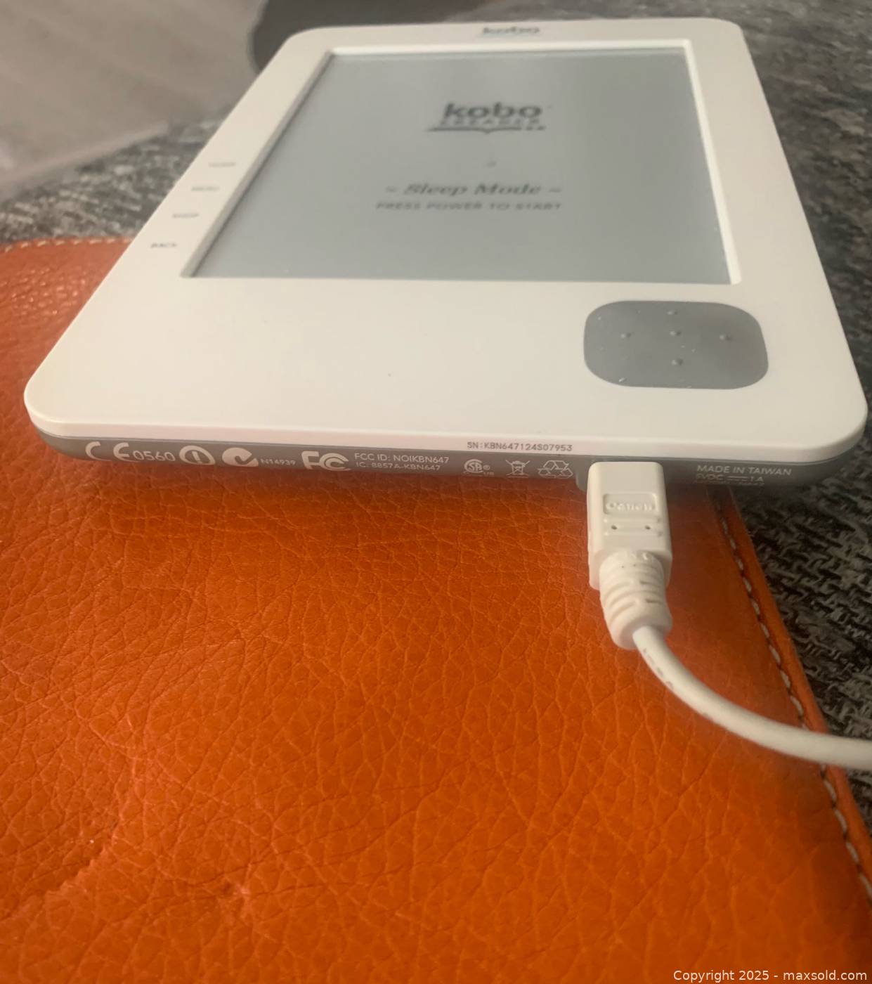 Kobo eReader with case and cable | Maxsold