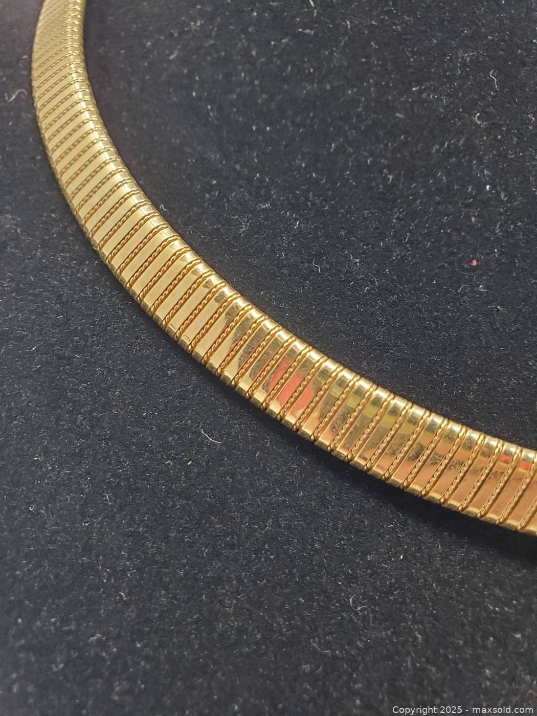 Gold tone collar necklace 18" | Maxsold