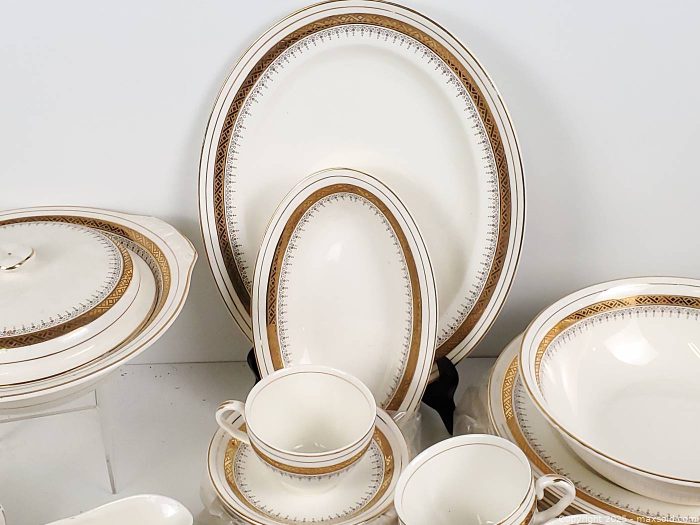 Midwinter 48-Piece Porcelain Dinnerware | Maxsold