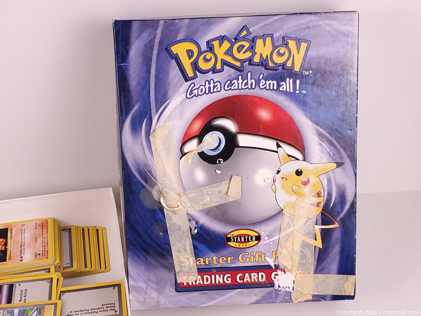 Pokémon Starter Gift Box with bulk trading cards | Maxsold
