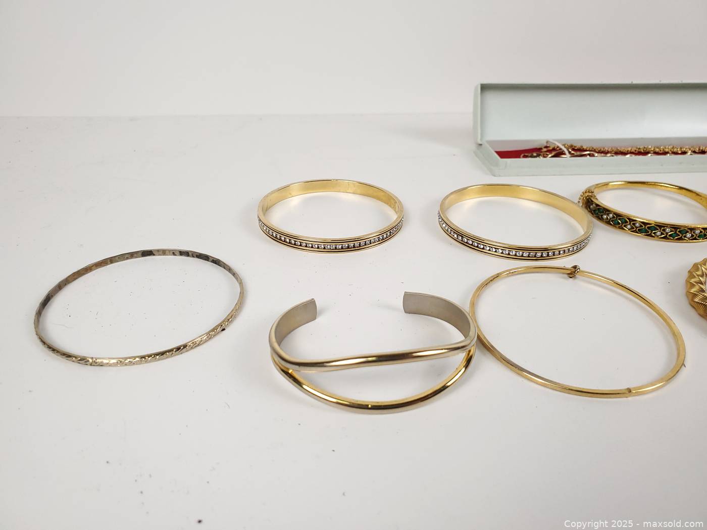 13 Assorted Women’s Bracelets | Maxsold