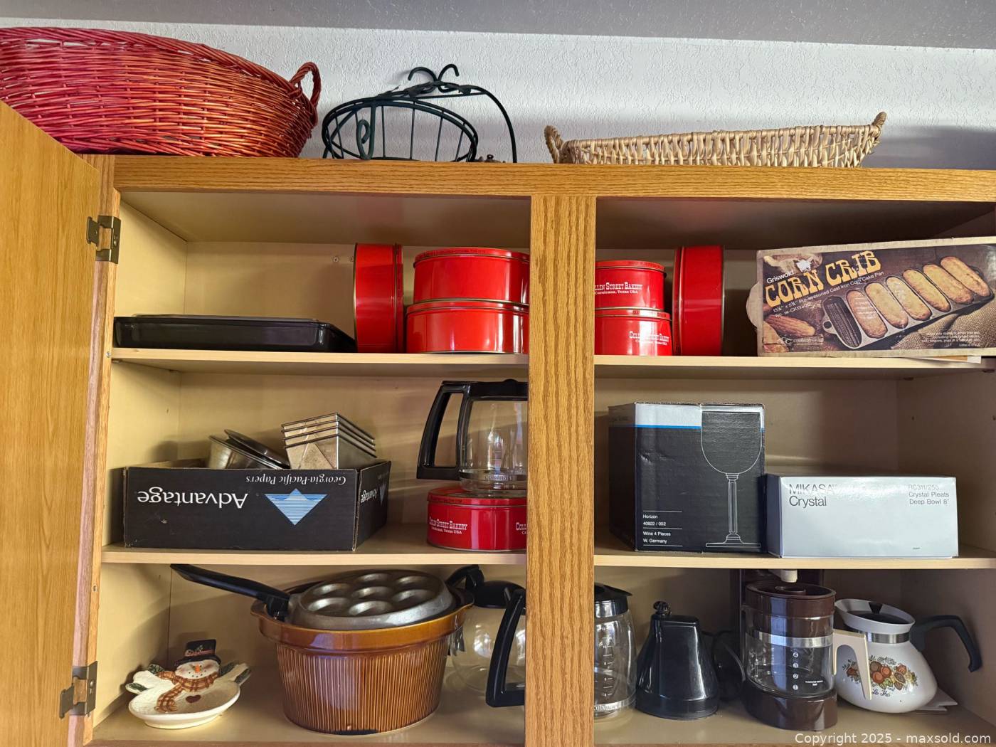 Coffee makers, canisters, cookware, glassware | Maxsold