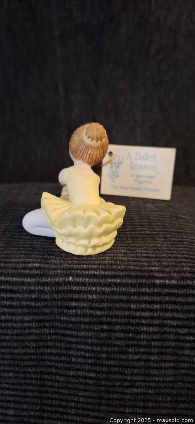 A Ballet Lesson Holly Hobbie Porcelain Figurine | Maxsold