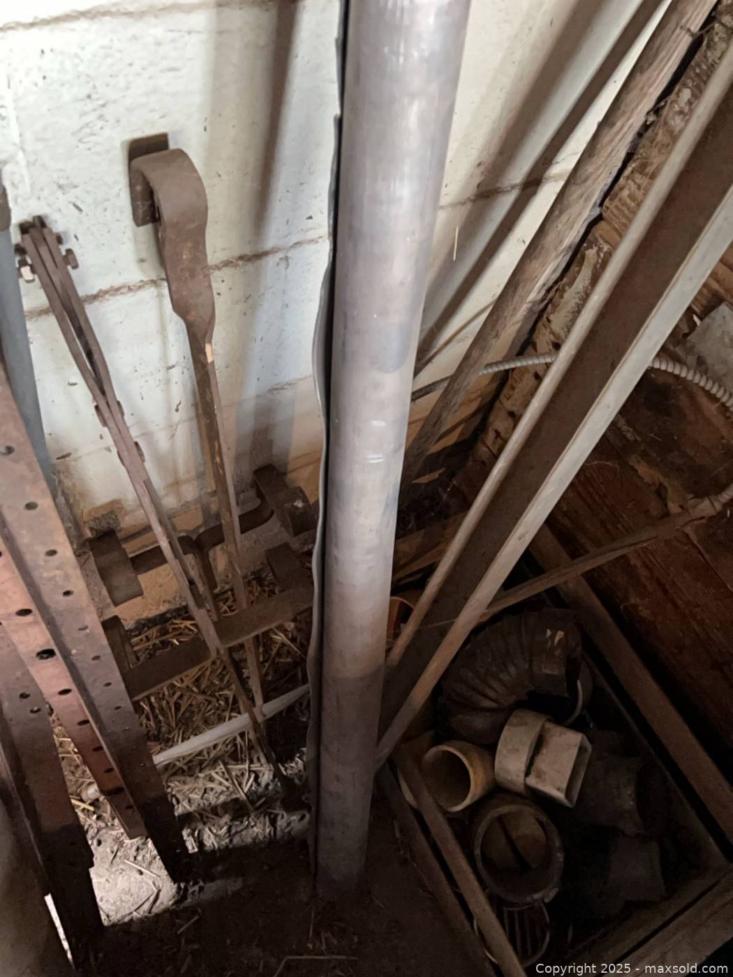 Roll of lead, tar paper, scrap metal | Maxsold