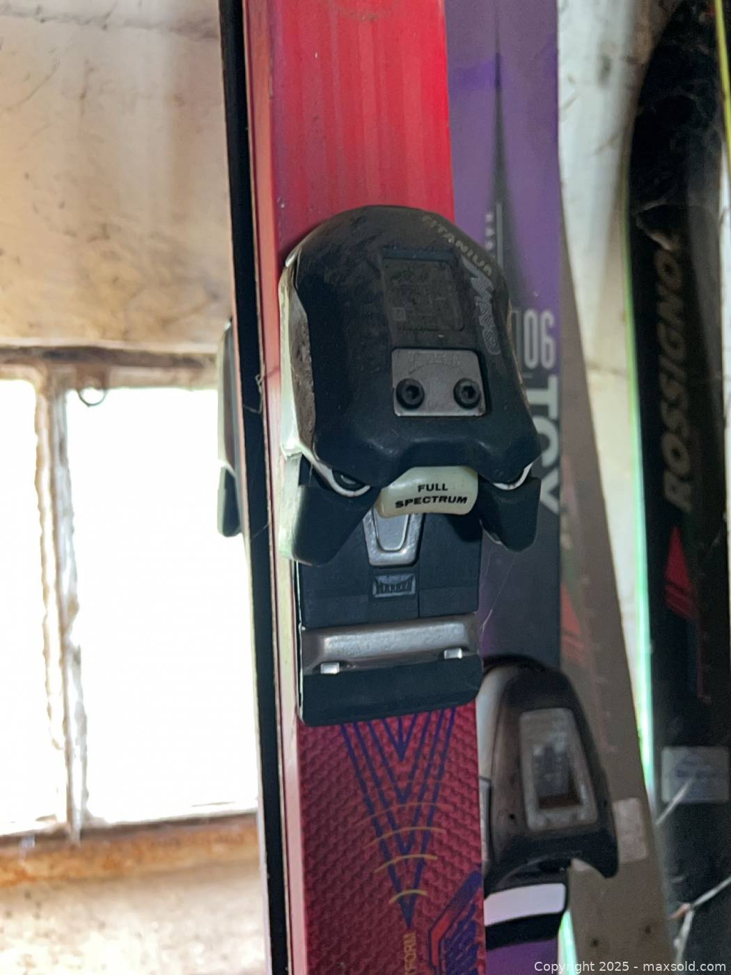 Black Earth 160 snowboard, size-9 boots, two pairs downhill skis | Maxsold