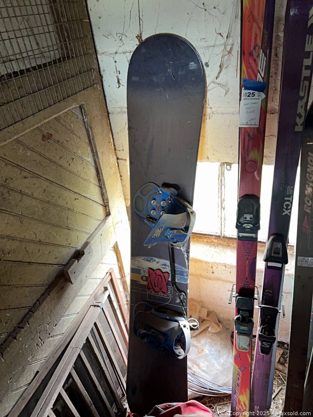 Black Earth 160 snowboard, size-9 boots, two pairs downhill skis | Maxsold