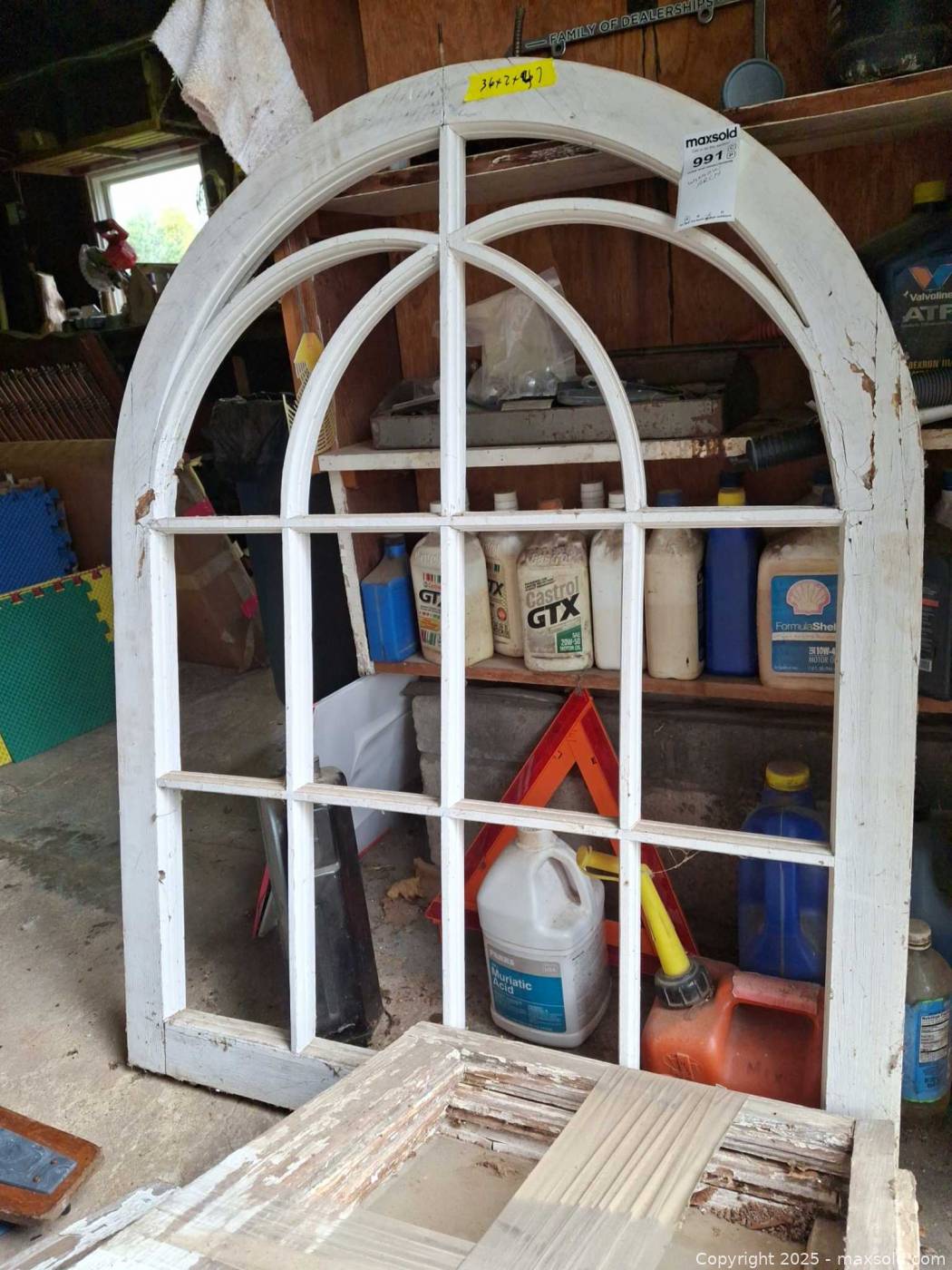 Wooden arched window frame | Maxsold