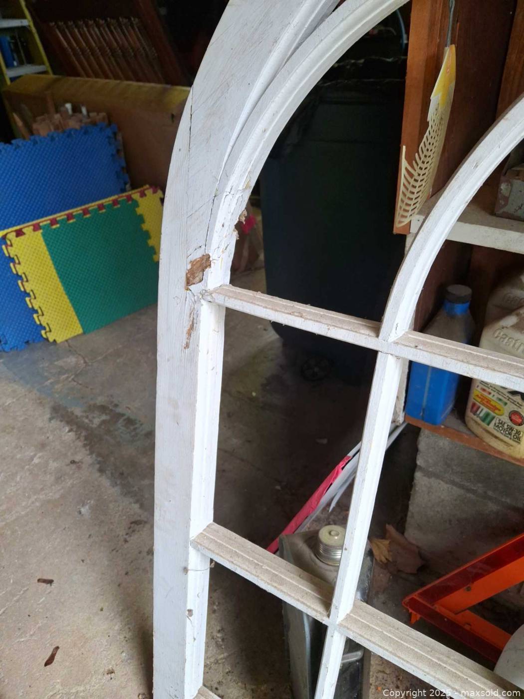 Wooden arched window frame | Maxsold