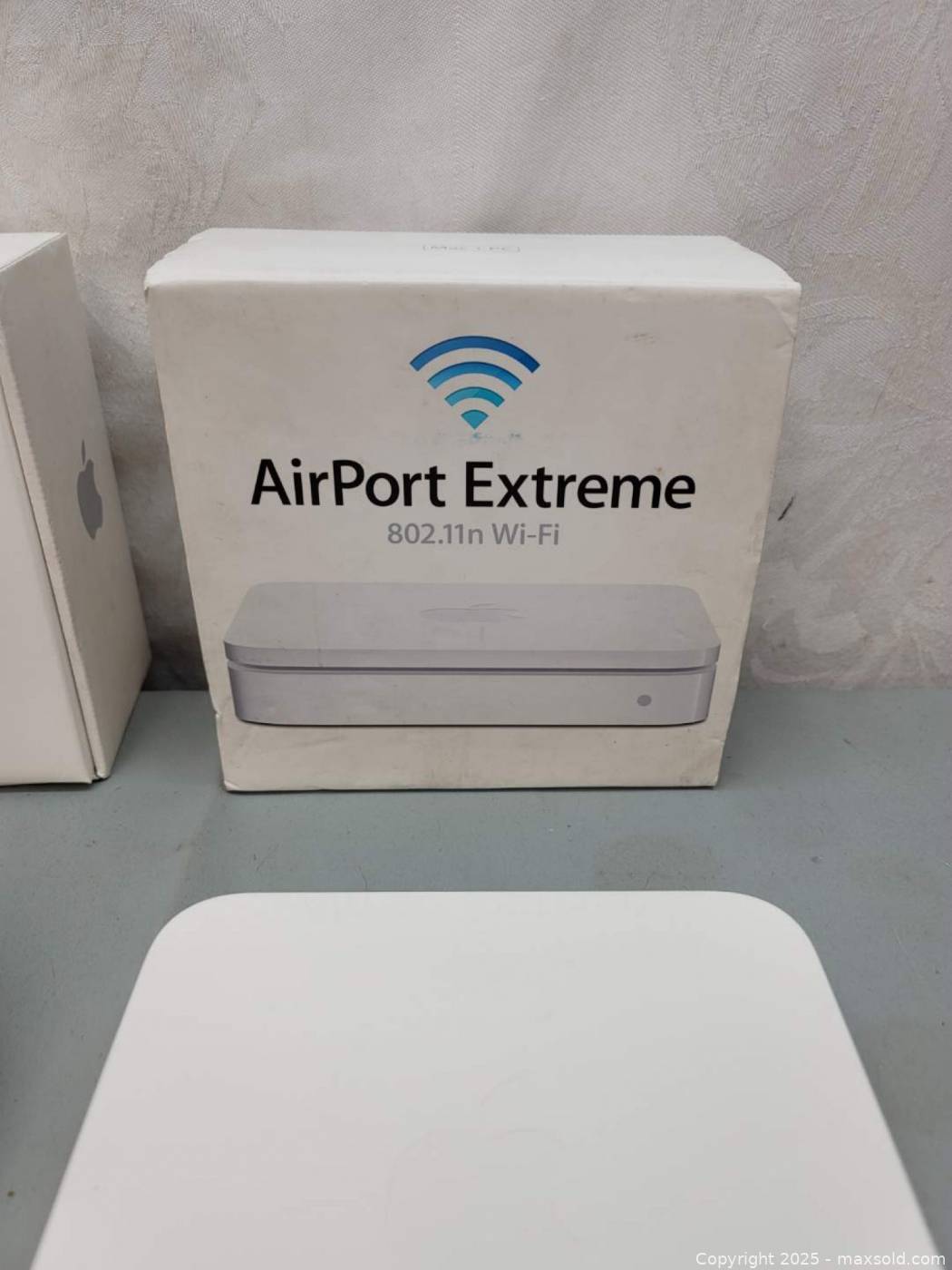 Apple AirPort Extreme 802.11n Wi-Fi Router with Power Supply & Box ...